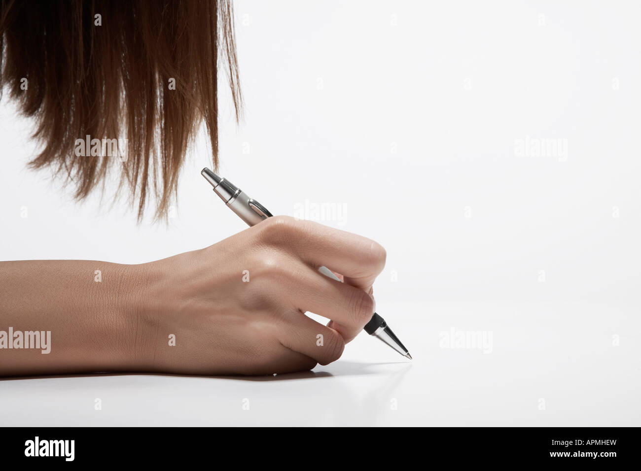 Woman's hand holding pen (close-up Stock Photo - Alamy