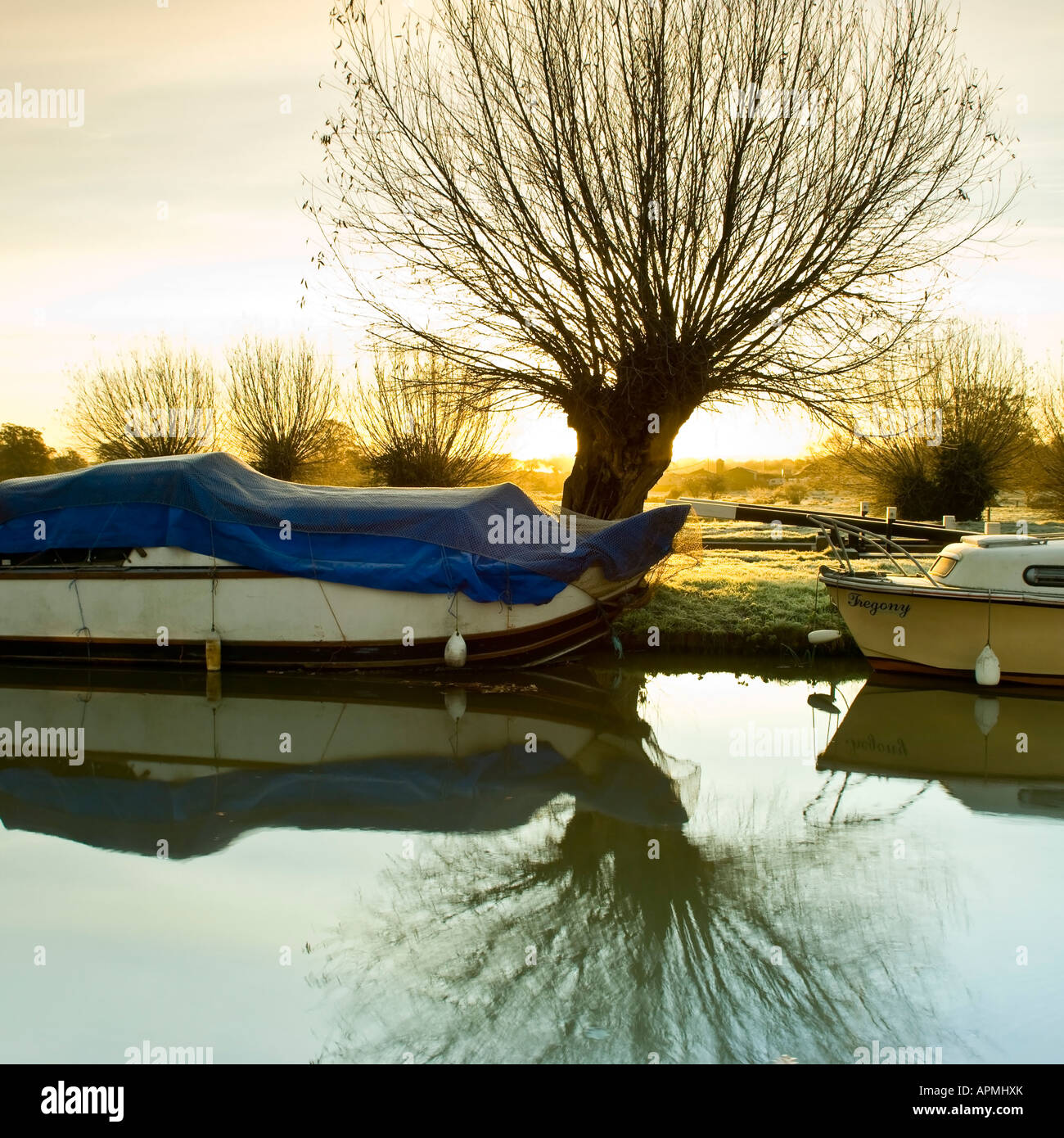 River wey send surrey uk hi-res stock photography and images - Alamy