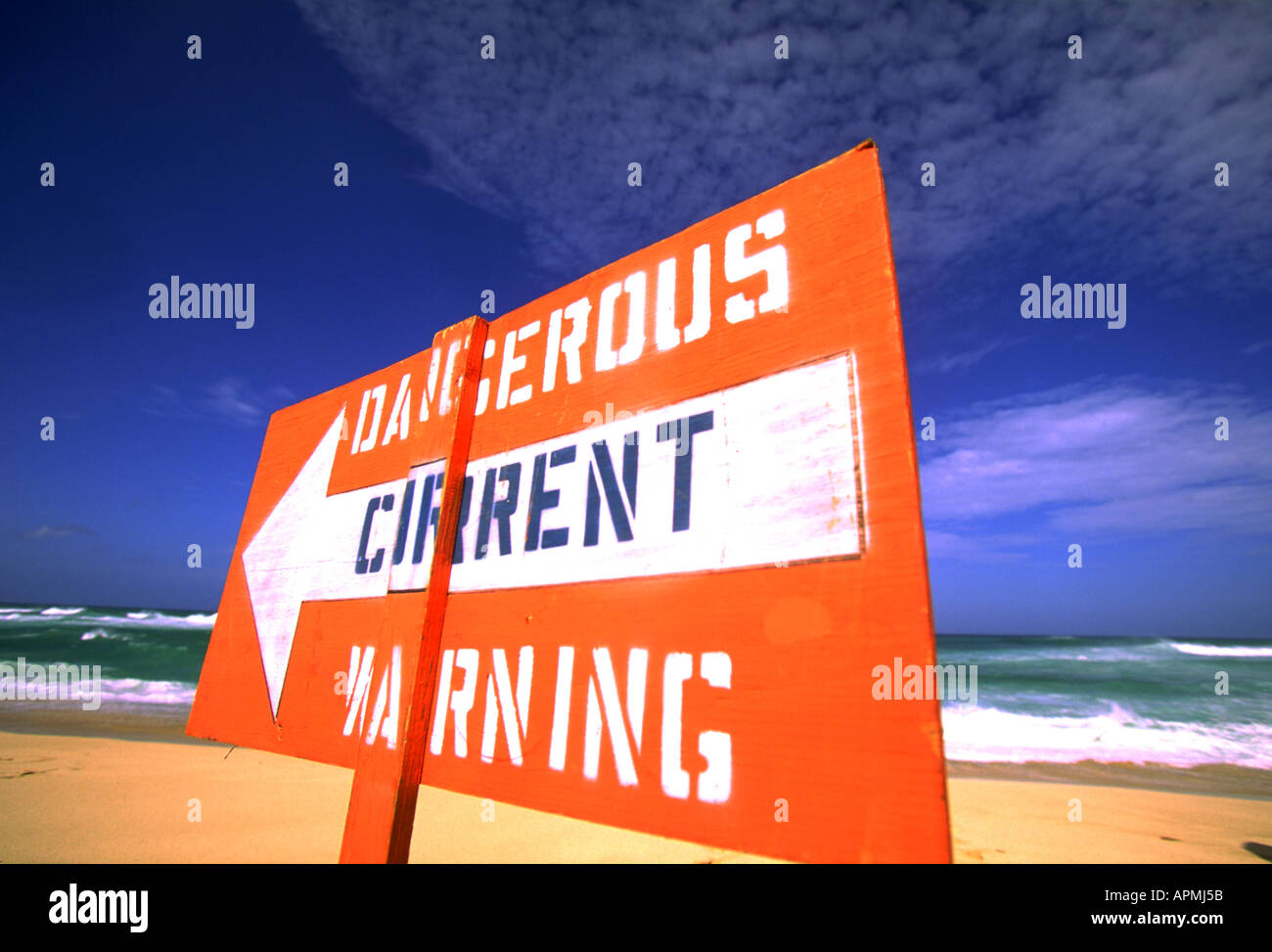 DANGEROUS CURRENT WARNING SIGN ON BEACH, HAWAII NORTH SHORE Stock Photo ...