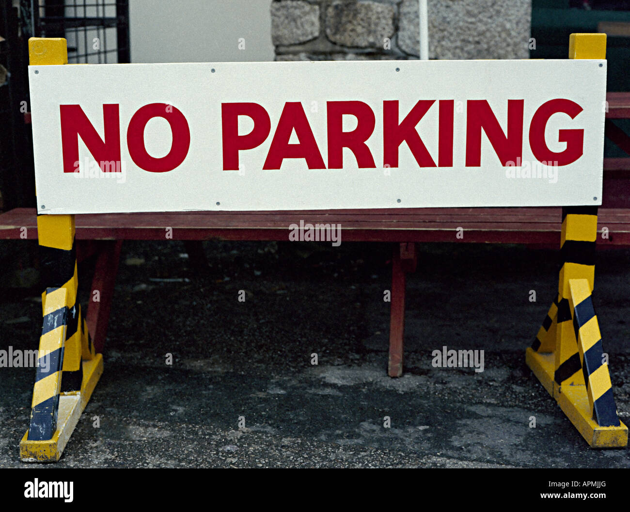 no parking notices Stock Photo - Alamy