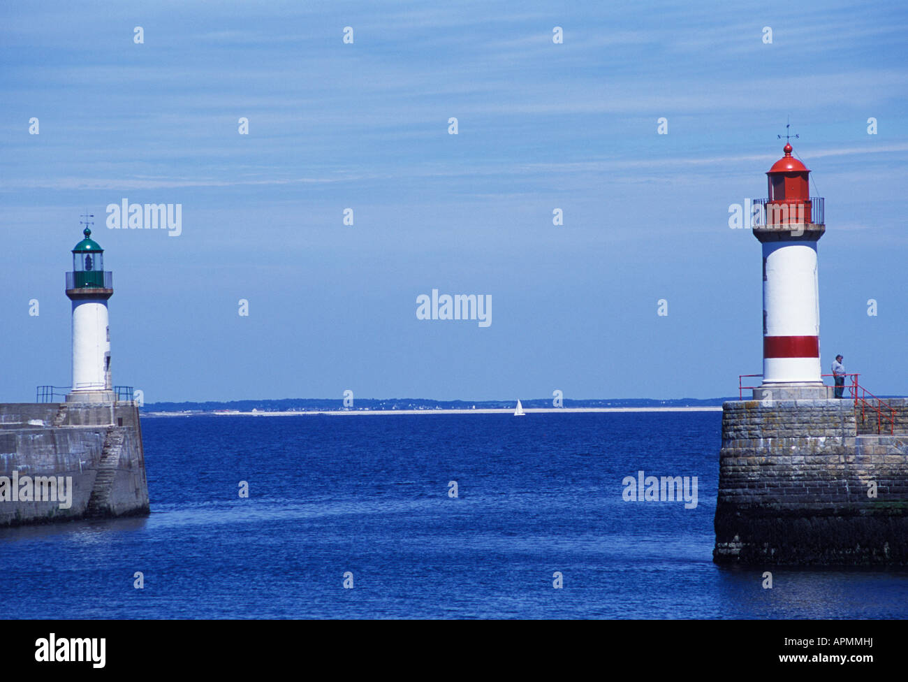 Lighthouse at entrance of harbour Stock Photo - Alamy
