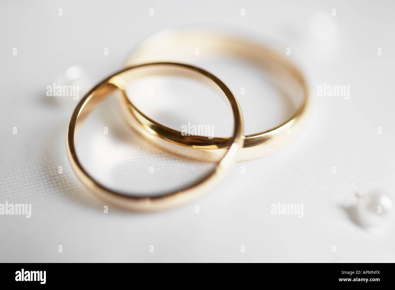 Two wedding rings (close-up Stock Photo - Alamy