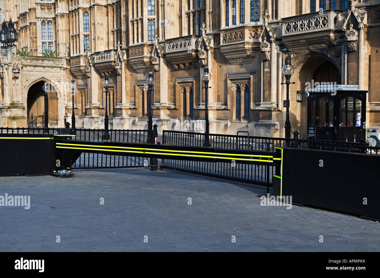 Barriers outside the Houses of Parliament London Stock Photo - Alamy