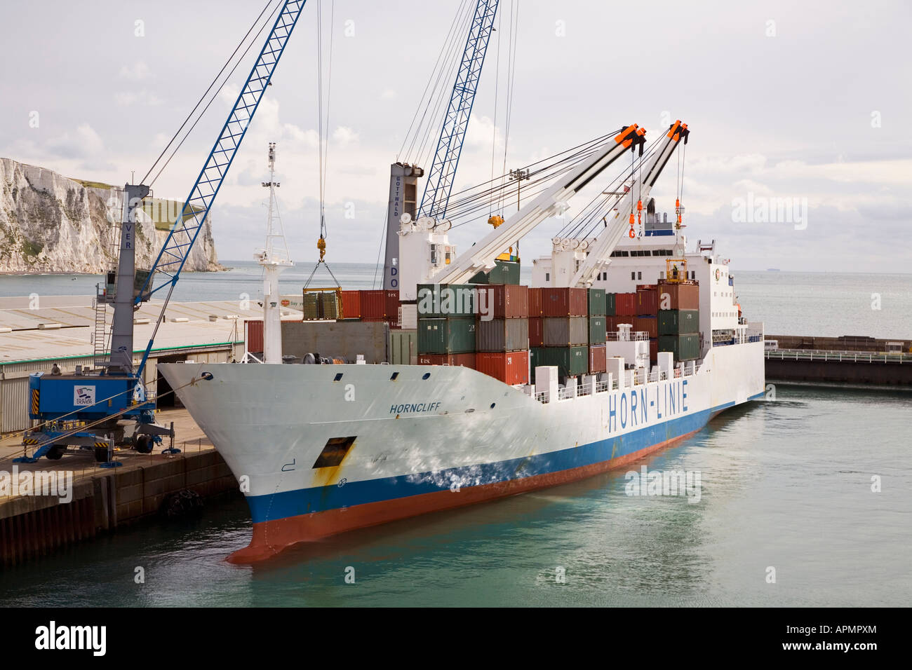 Container ship loading docks hi-res stock photography and images - Alamy