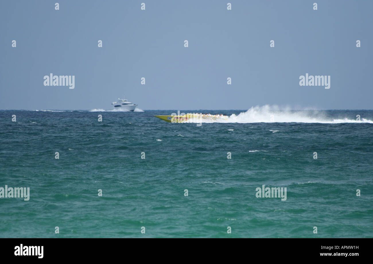 Fast moving water craft hi-res stock photography and images - Alamy