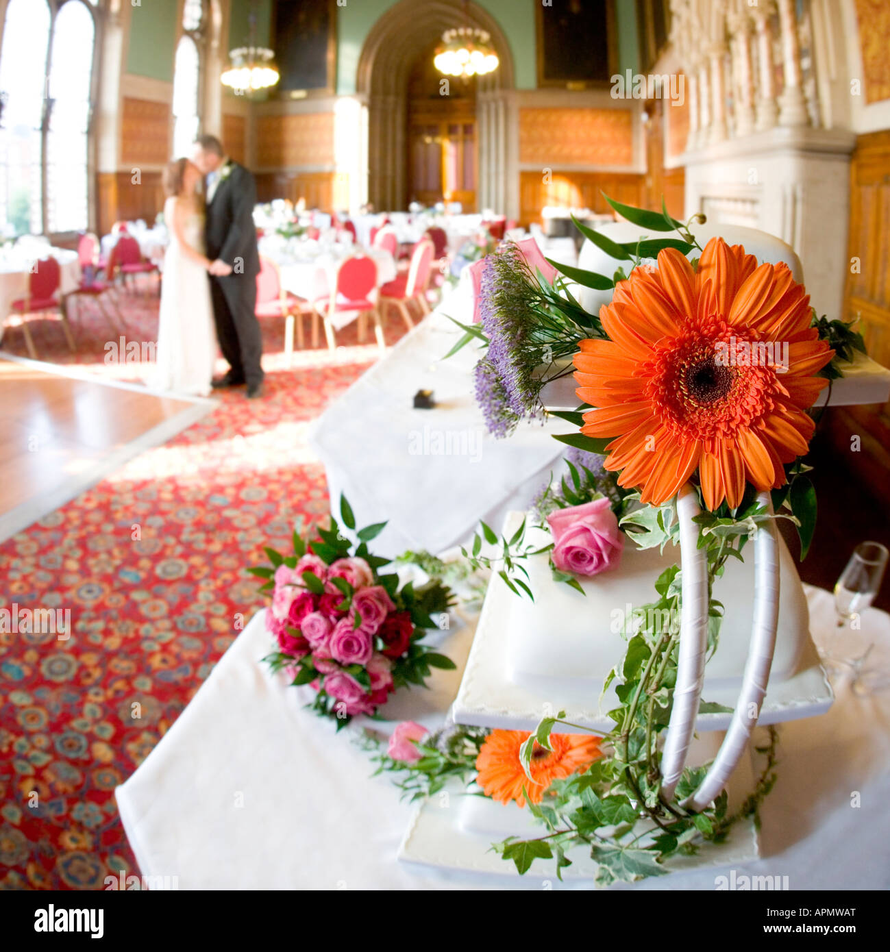 Wedding church bride vicar hi-res stock photography and images - Alamy