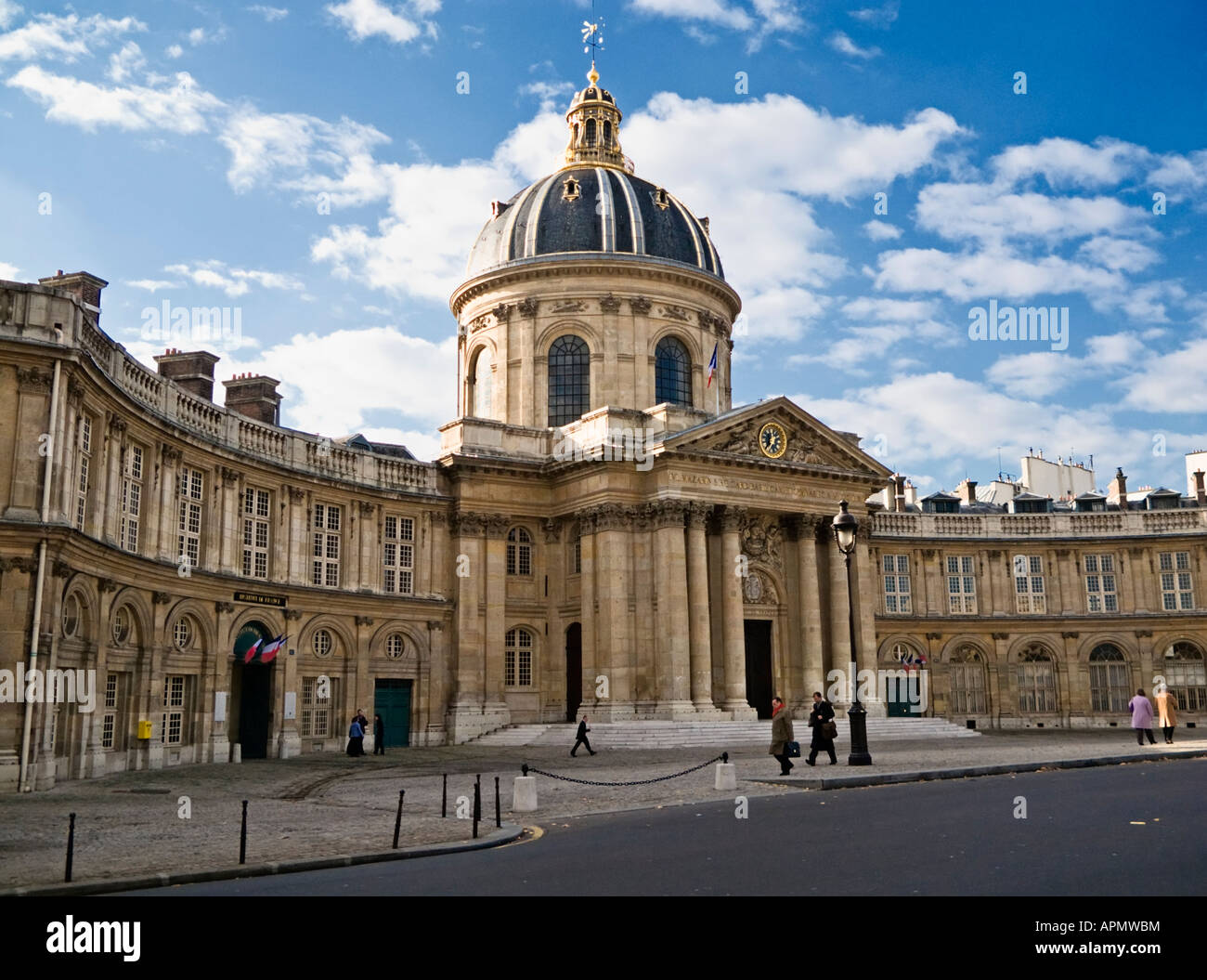 L'Institut de France - Coupole de l'Académie Française building, Paris ...