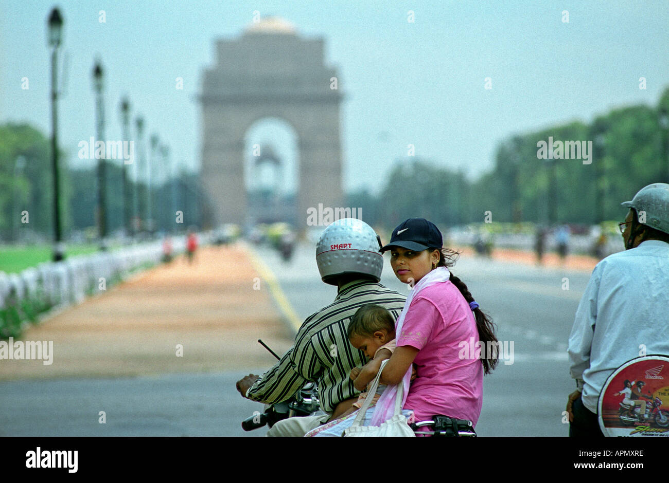 INDIA DELHI THE RAJPATH BETWEEN THE INDIA GATE AND THE RASHTRAPATI ...