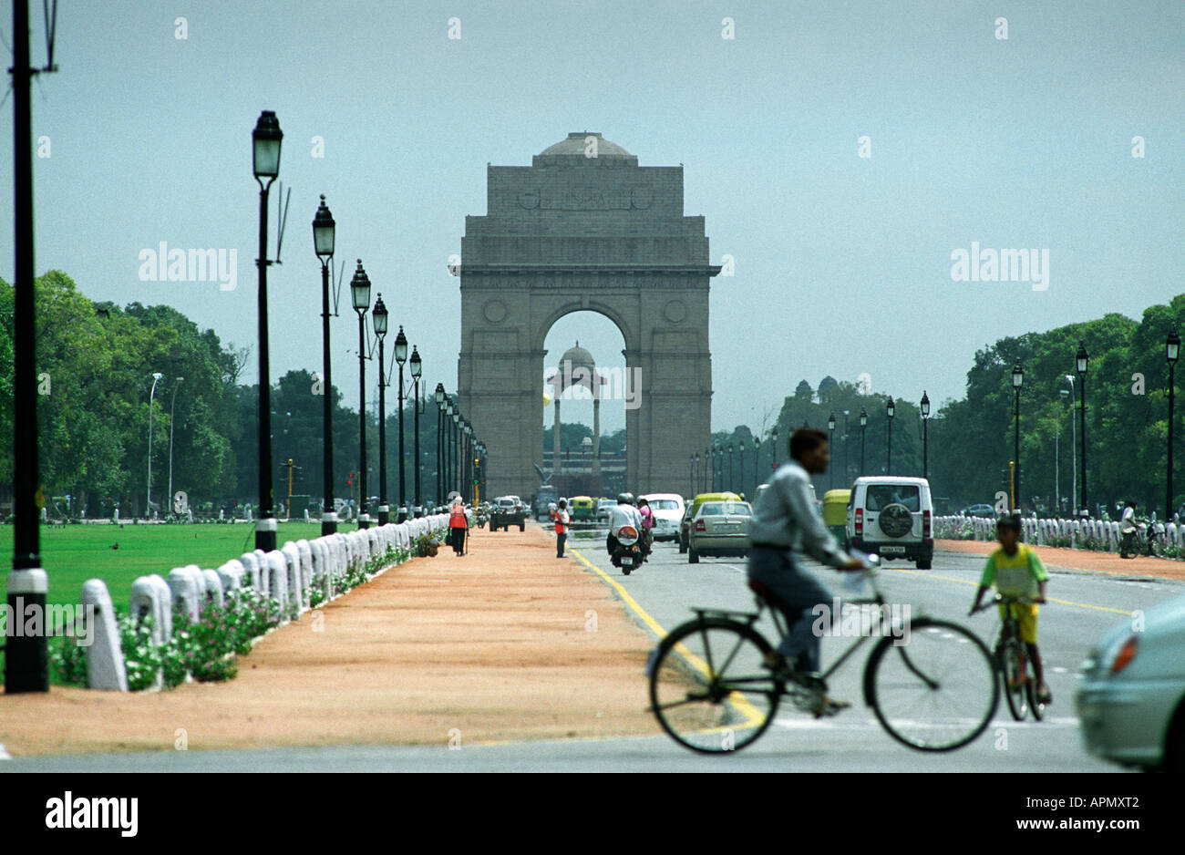 INDIA DELHI THE RAJPATH BETWEEN THE INDIA GATE AND THE RASHTRAPATI ...