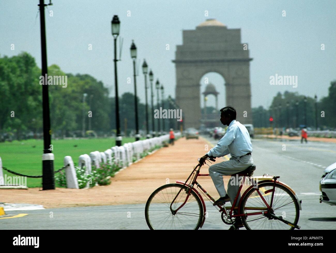 INDIA DELHI THE RAJPATH BETWEEN THE INDIA GATE AND THE RASHTRAPATI ...