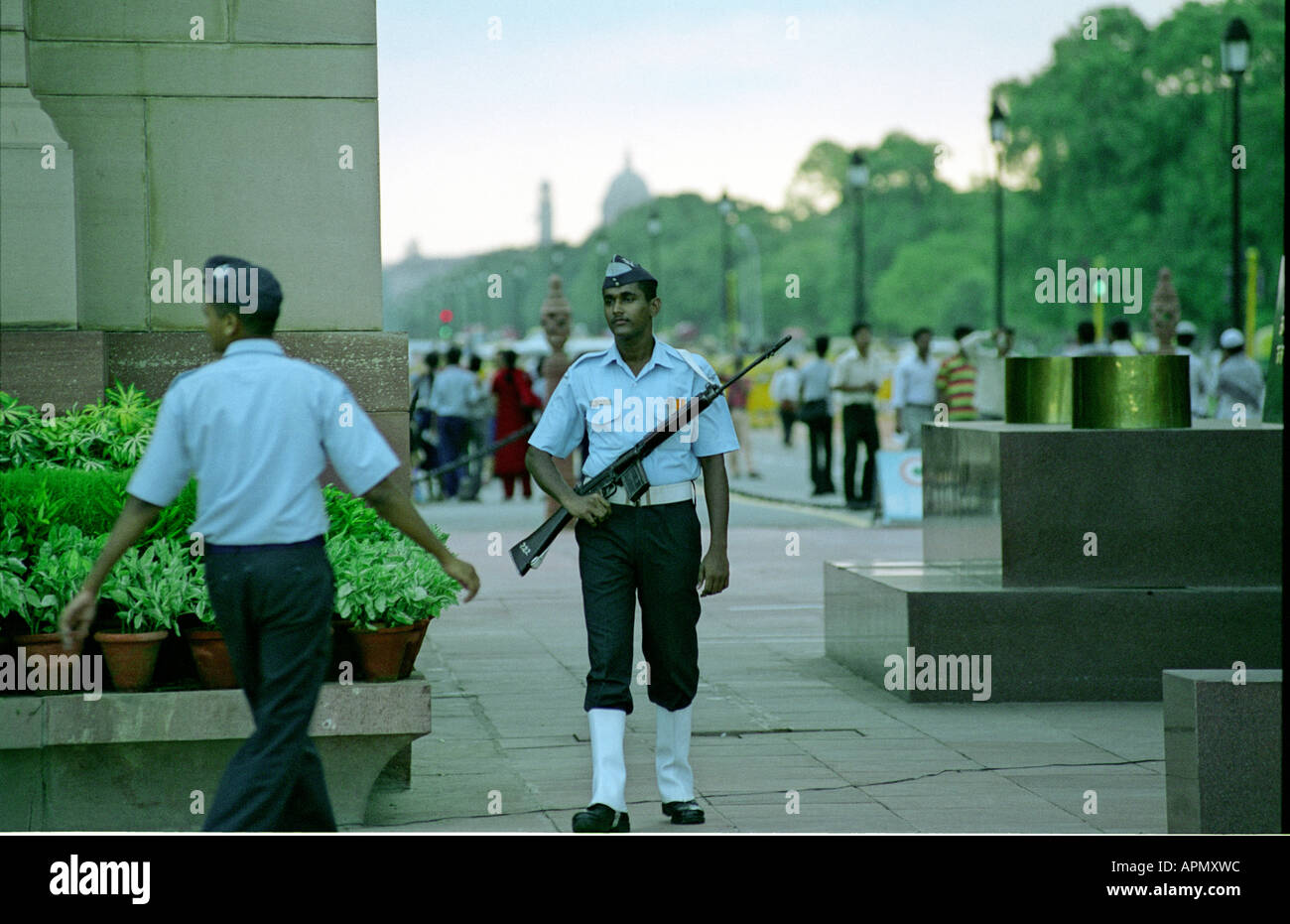 INDIA DELHI SOLDIERS AT TOMB OF UNKNOWN SOLDIER AT THE INDIA GATE BY ...