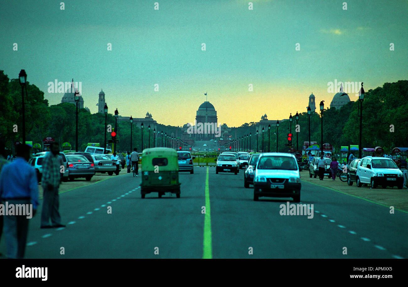 INDIA DELHI THE RAJPATH BETWEEN THE INDIA GATE AND LOOKING TOWARDS THE ...
