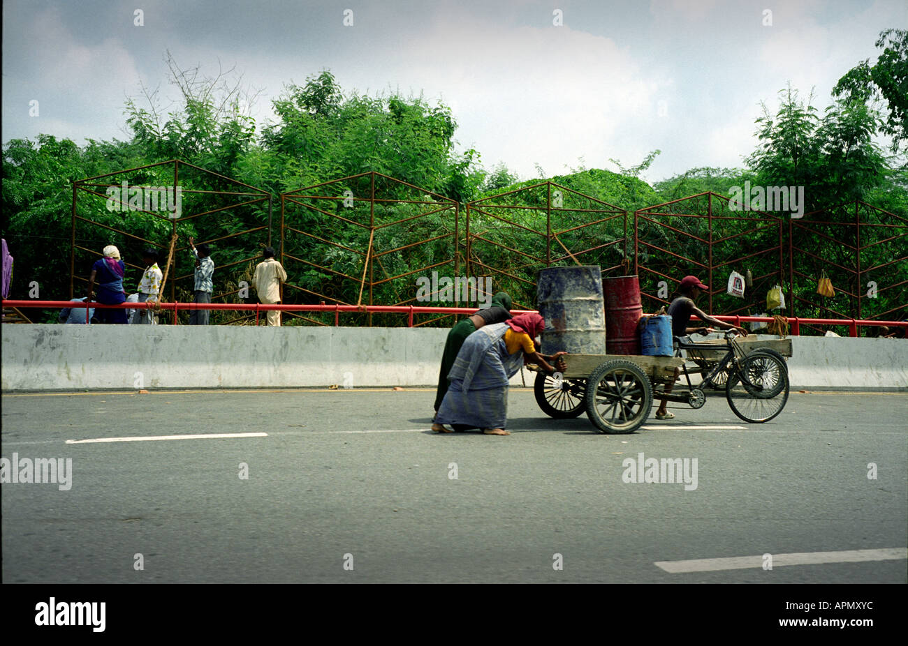 Roadworkers hi-res stock photography and images - Alamy