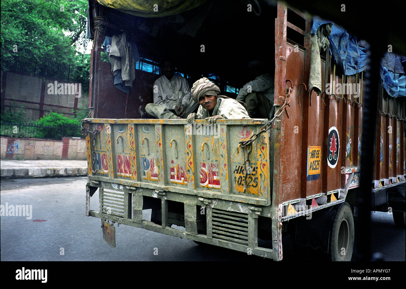 INDIA DELHI ROAD WORKERS BEING TRANSPORTED Stock Photo - Alamy