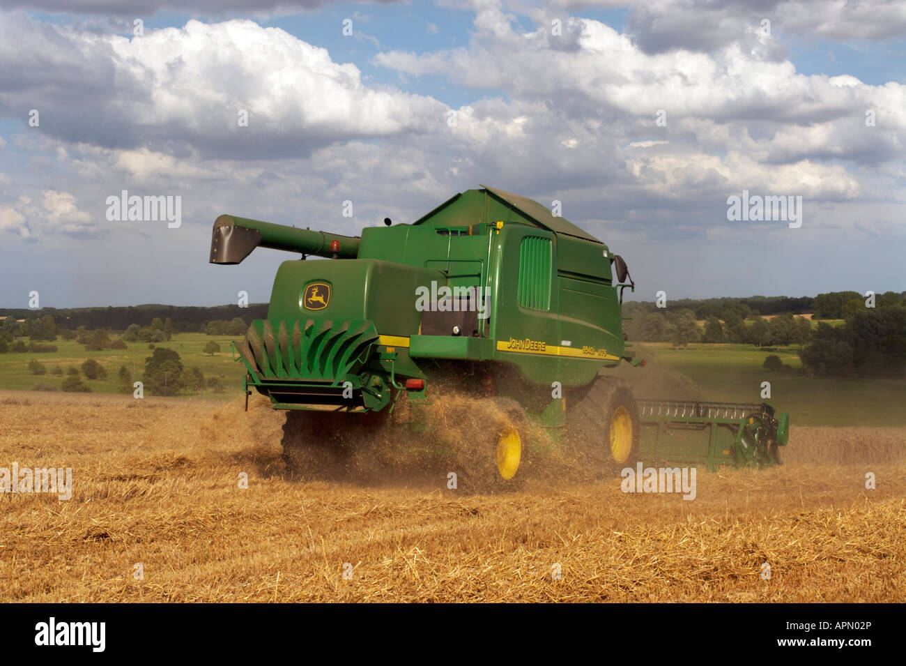 John Deere combine harvesting wheat in Norfolk, UK Stock Photo - Alamy