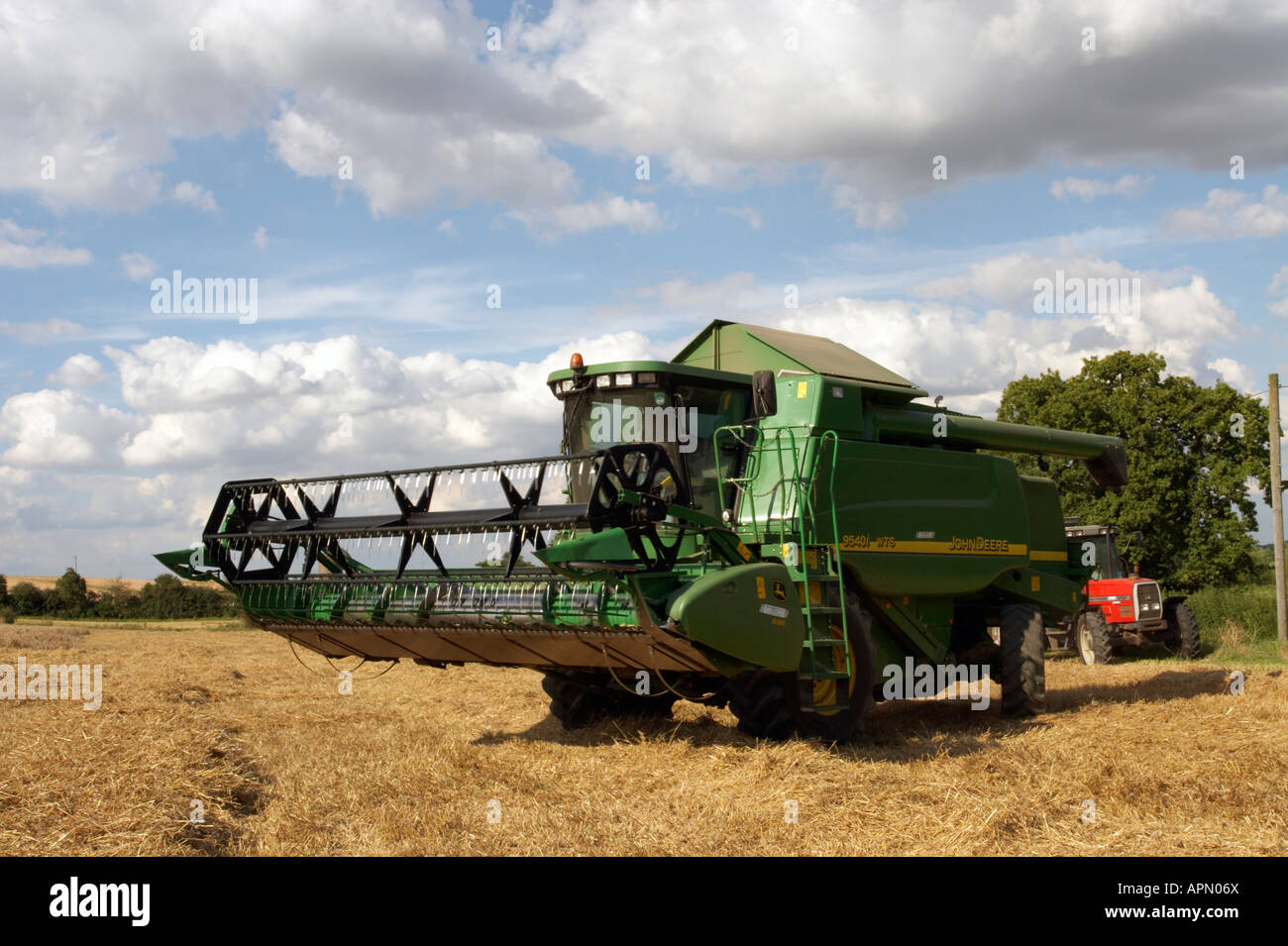 John Deere combine harvesting wheat in Norfolk, UK Stock Photo - Alamy
