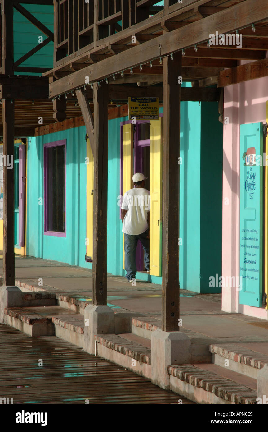 Pastel coloured shop fronts hi-res stock photography and images - Alamy
