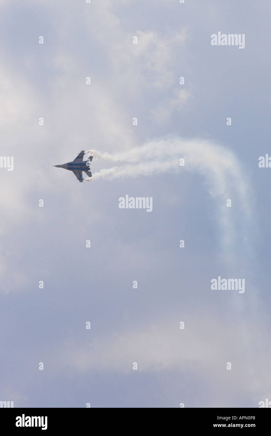 MIG 29 OVT making a right angle turn Stock Photo - Alamy
