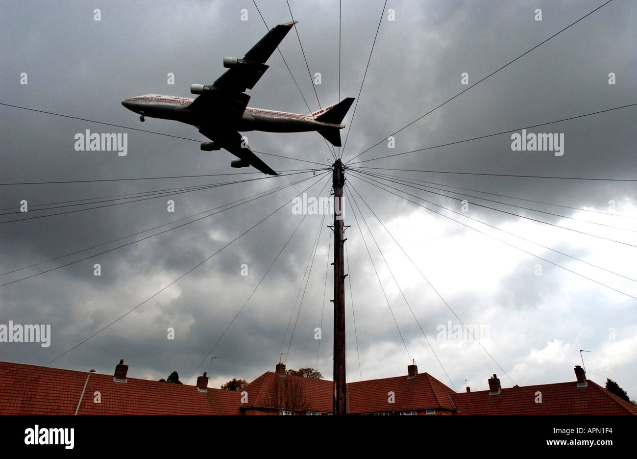 Jumbo jet flying hi-res stock photography and images - Alamy