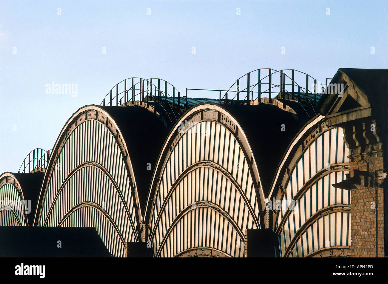 Three arches of the exterior of York Railway station Stock Photo - Alamy