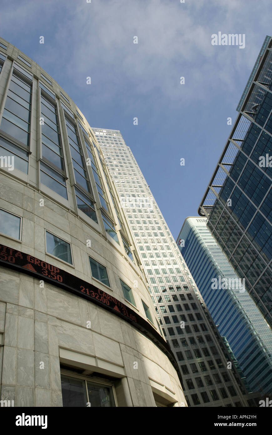 Canary wharf office skyscrapers hi-res stock photography and images - Alamy