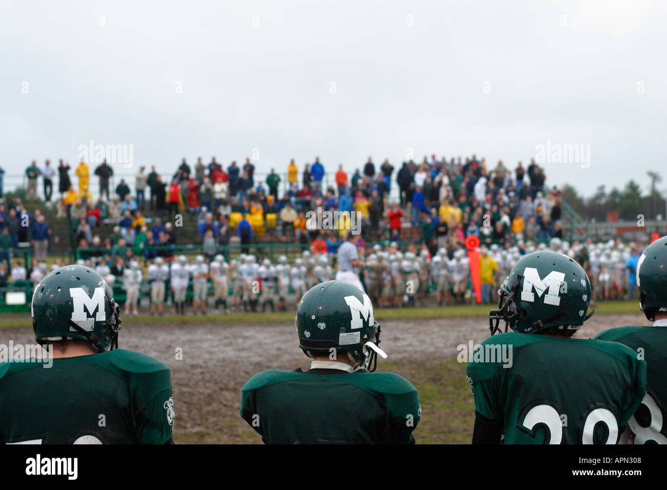 Players on football sidelines hi-res stock photography and images - Alamy