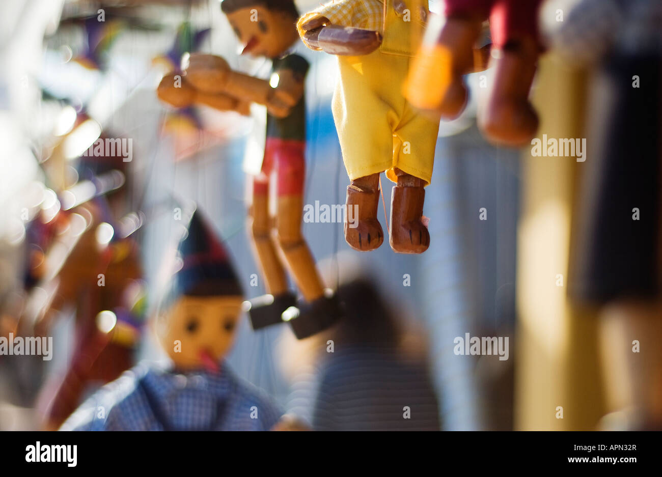 Puppet strings icon hi-res stock photography and images - Alamy