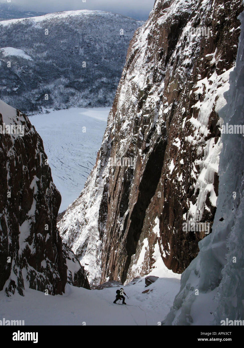 1000 foot cliff hi-res stock photography and images - Alamy
