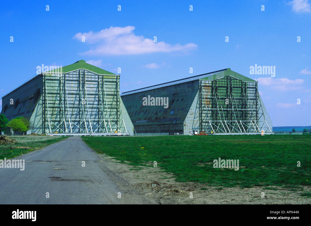 Cardington airship sheds hi-res stock photography and images - Alamy
