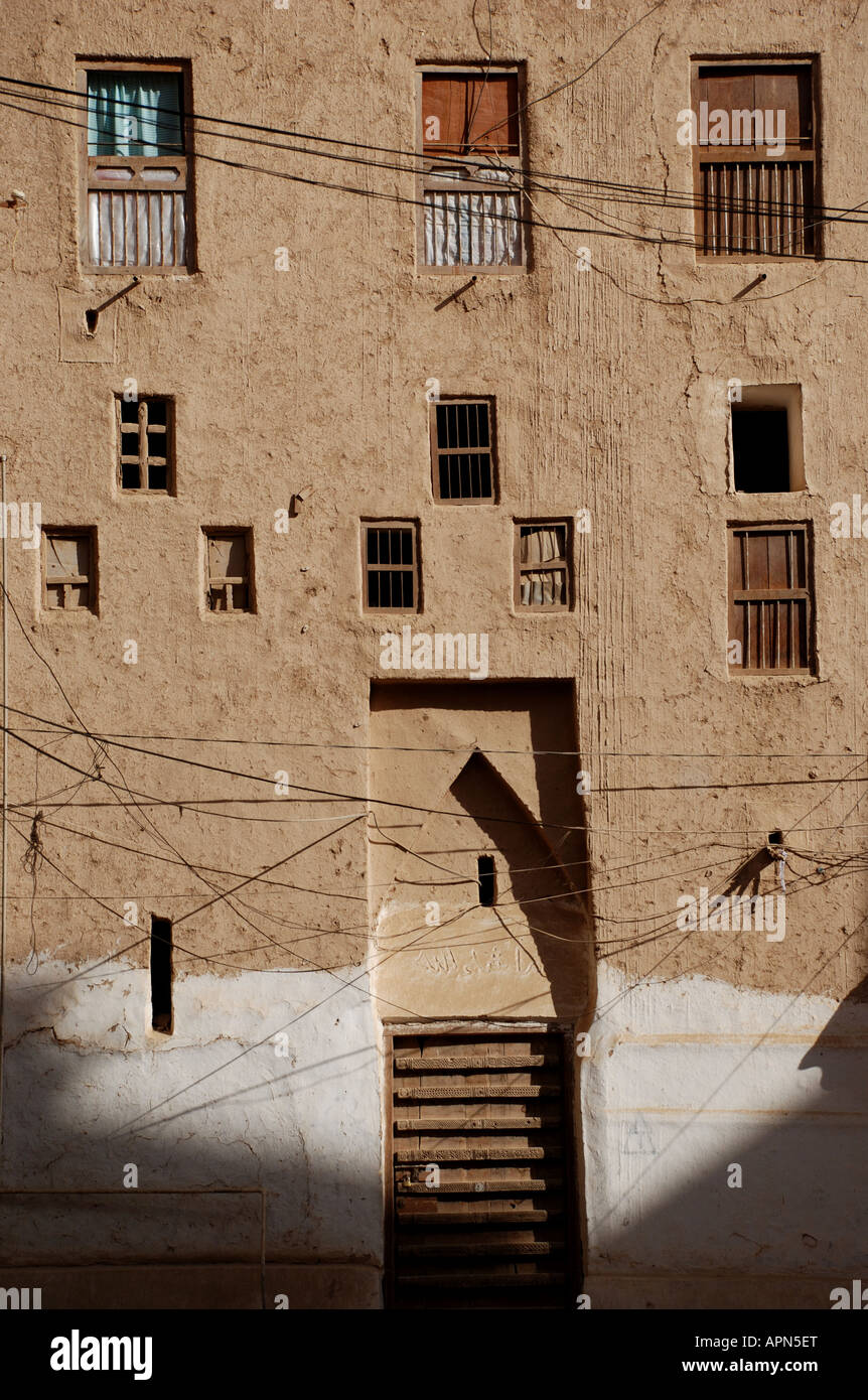 Mud facade of house in Shibam, Yemen Stock Photo - Alamy