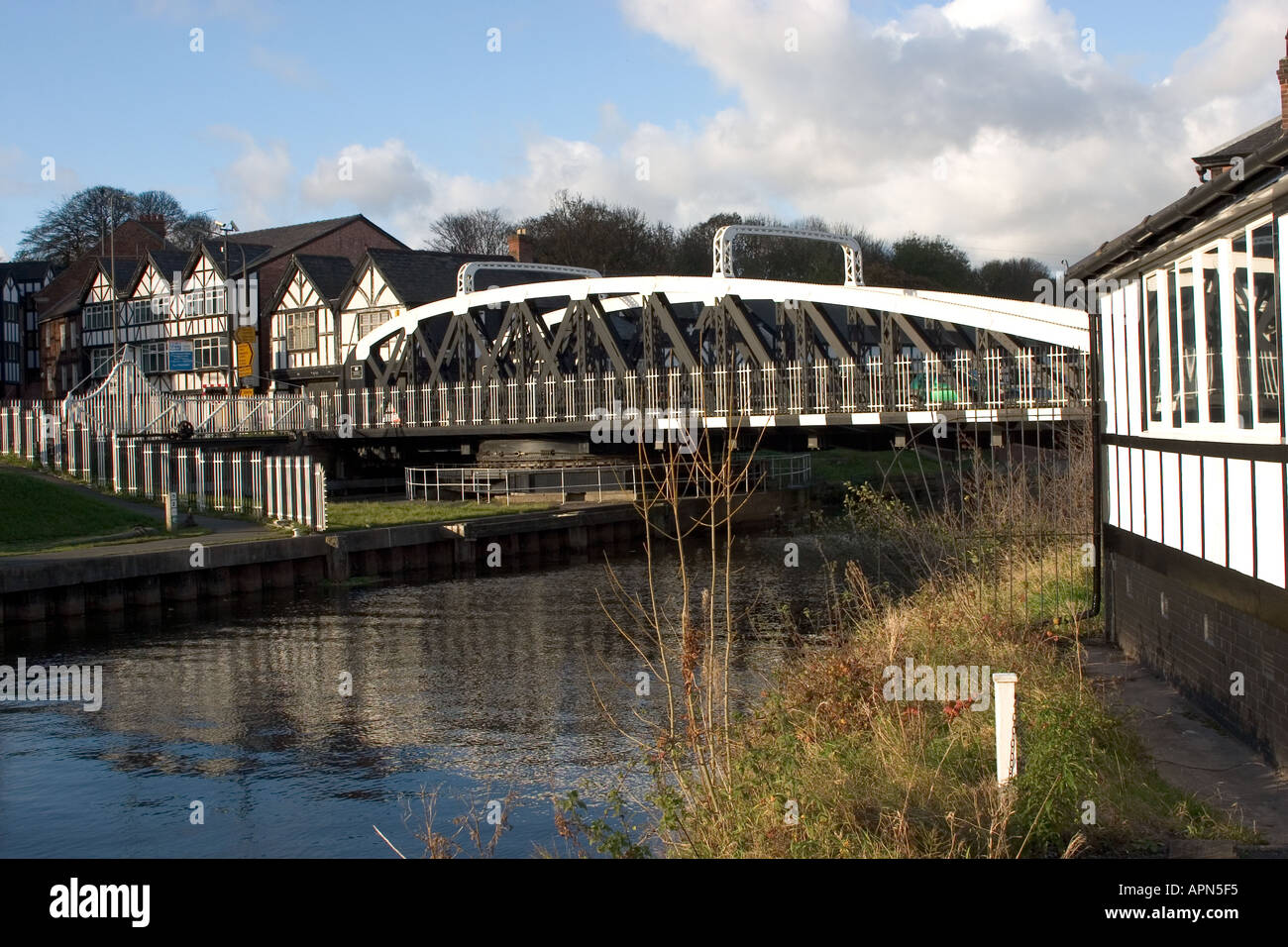 Weaver bridge hi-res stock photography and images - Alamy