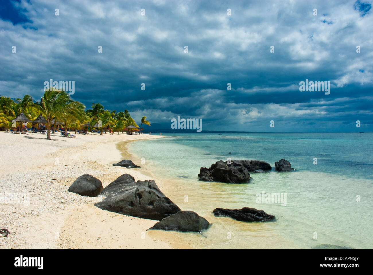 Beach of Mauritius with volcanic stones and clouds, Strand von ...