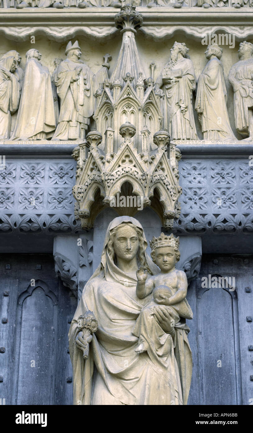 Westminster abbey close up statue hi-res stock photography and images ...