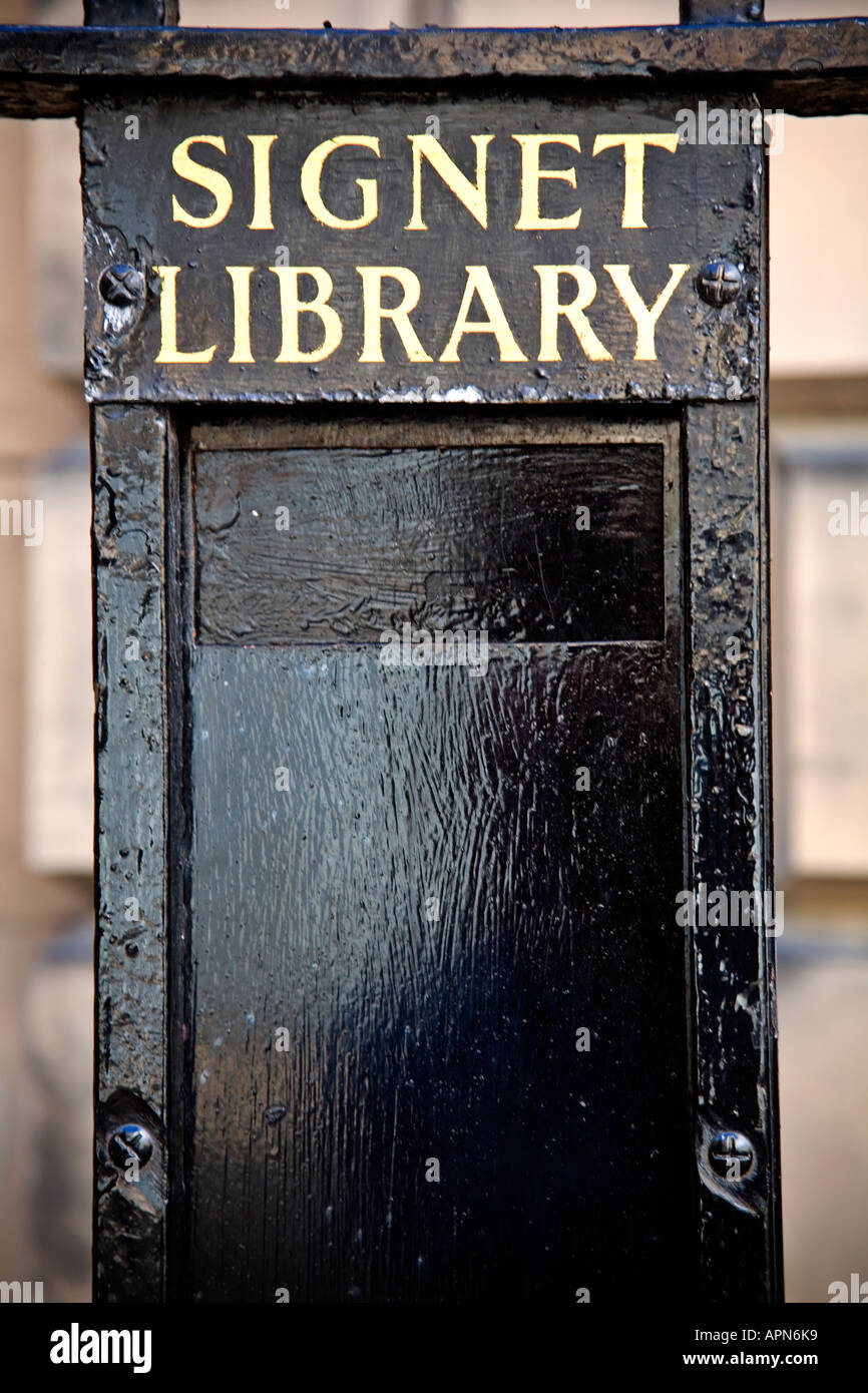 Edinburgh signet library hi-res stock photography and images - Alamy
