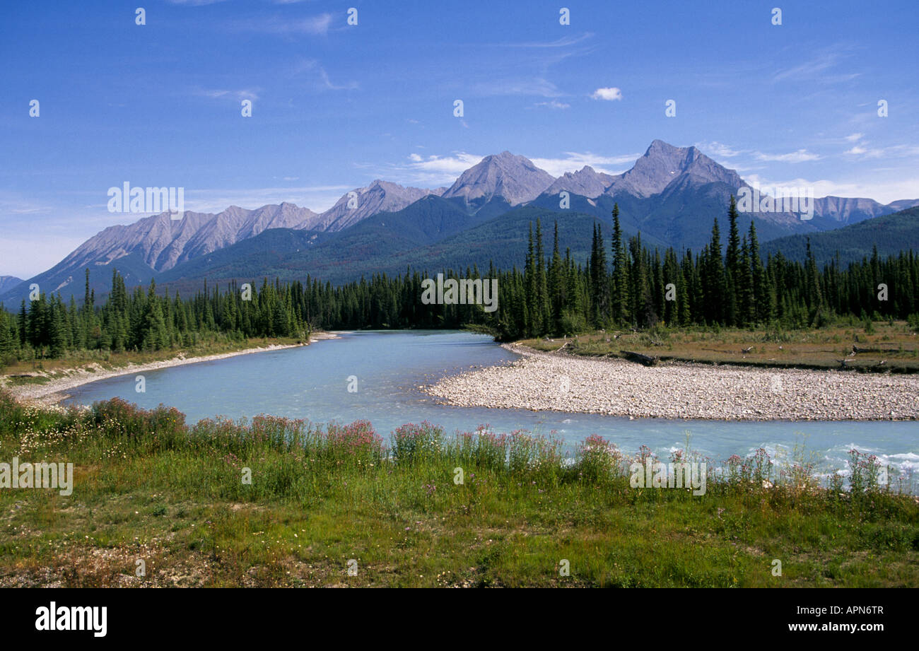 Mountains in banff national park hi-res stock photography and images ...