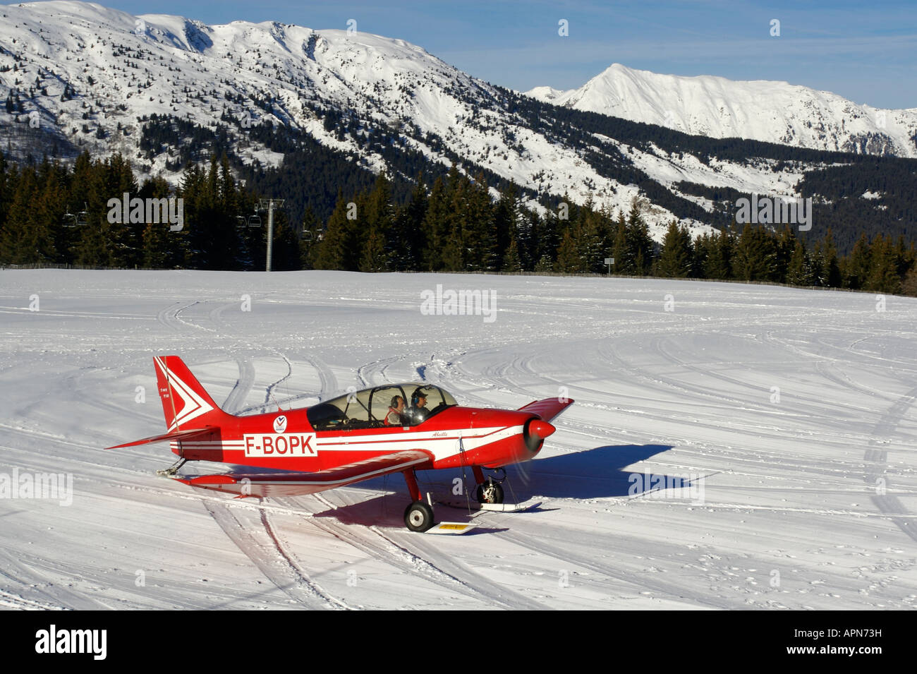 Plane skis hi-res stock photography and images - Alamy