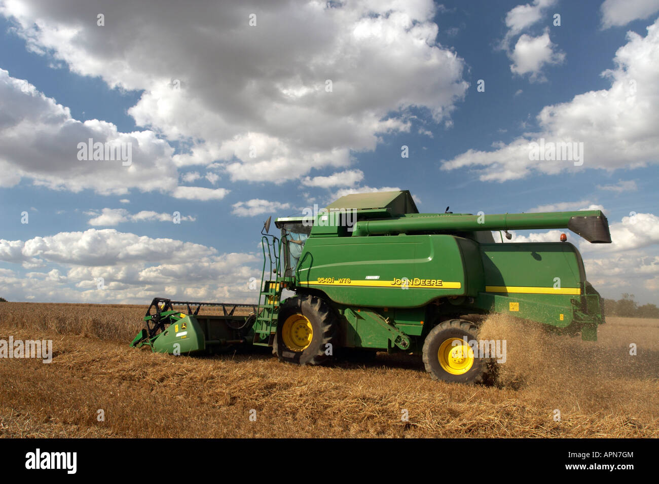 John Deere combine harvesting wheat in Norfolk, UK Stock Photo - Alamy