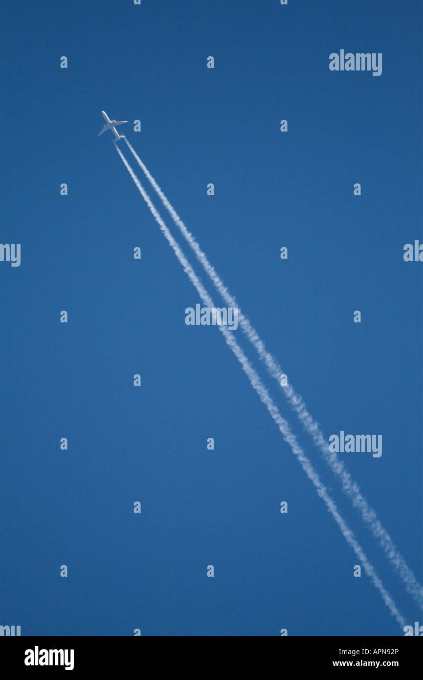 British airways jet trail hi-res stock photography and images - Alamy