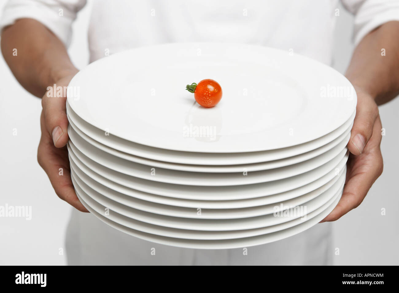 Stack of plates hi-res stock photography and images - Alamy