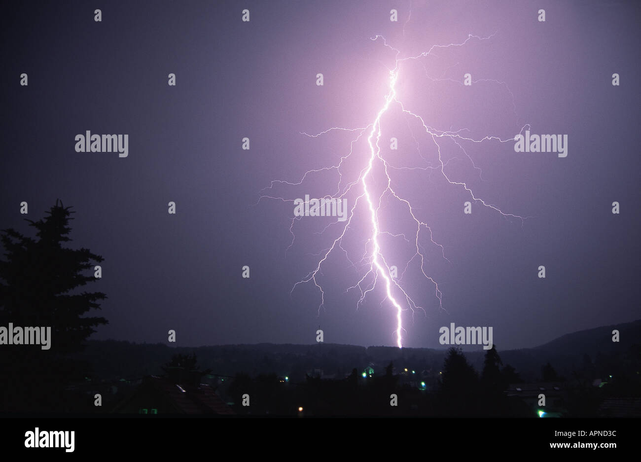 Elemental force lightning hi-res stock photography and images - Alamy