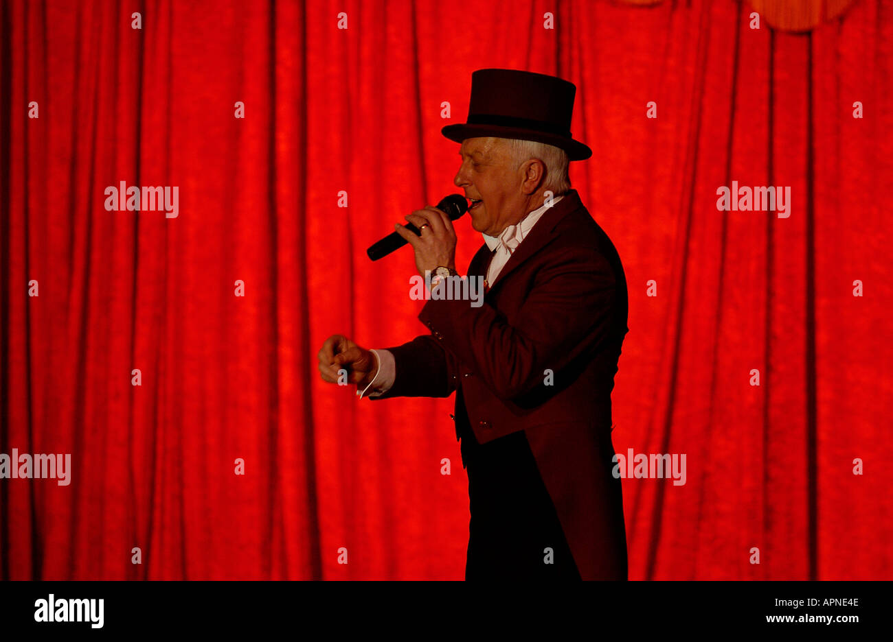 Ringmaster circus hi-res stock photography and images - Alamy