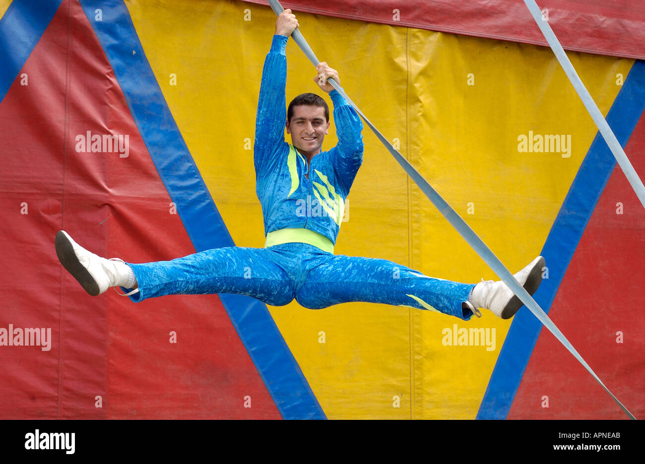 Circus acrobat hi-res stock photography and images - Alamy