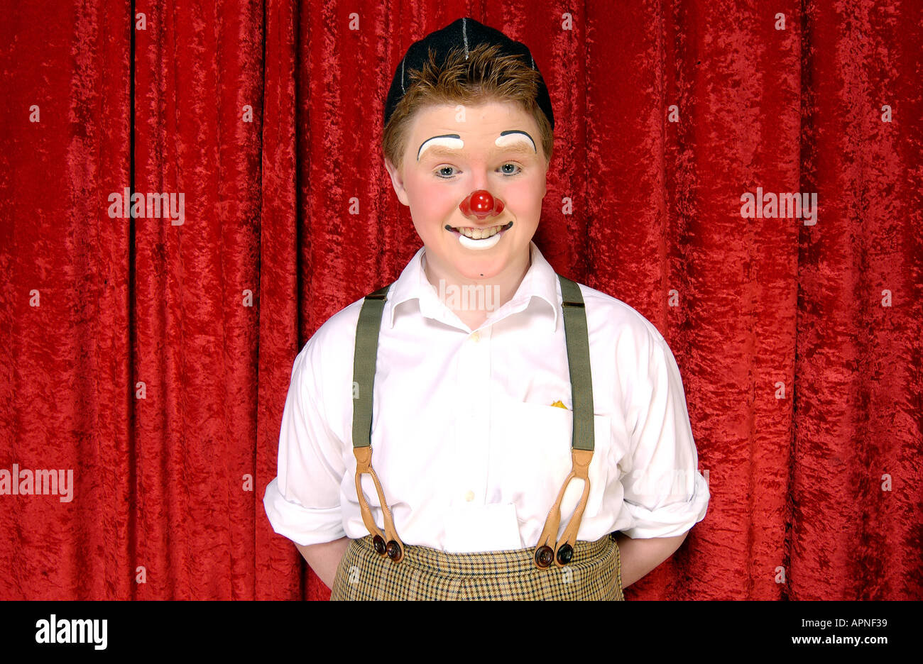 Clown circus performing hi-res stock photography and images - Alamy