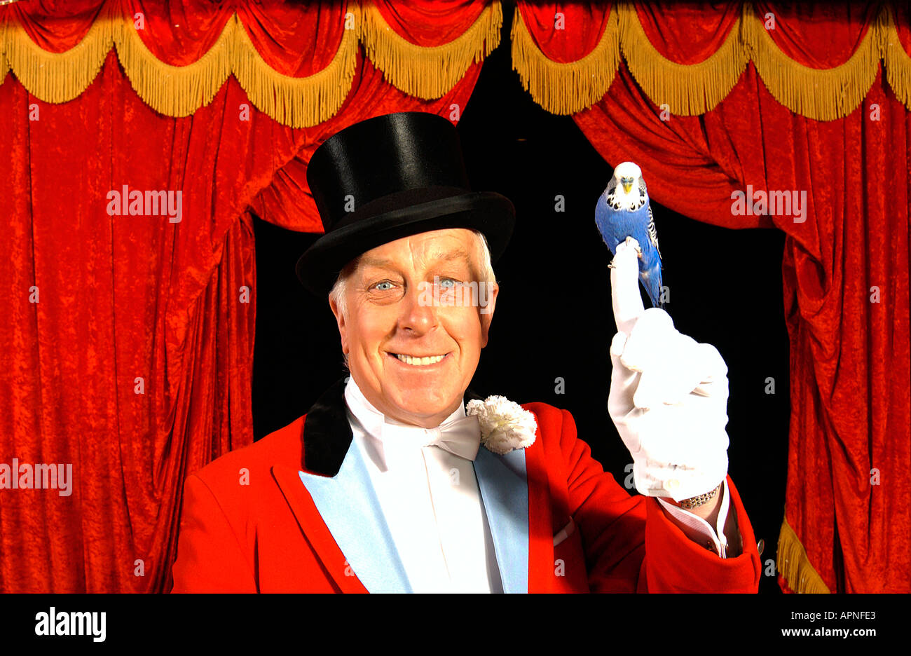 Circus ringmaster hi-res stock photography and images - Alamy