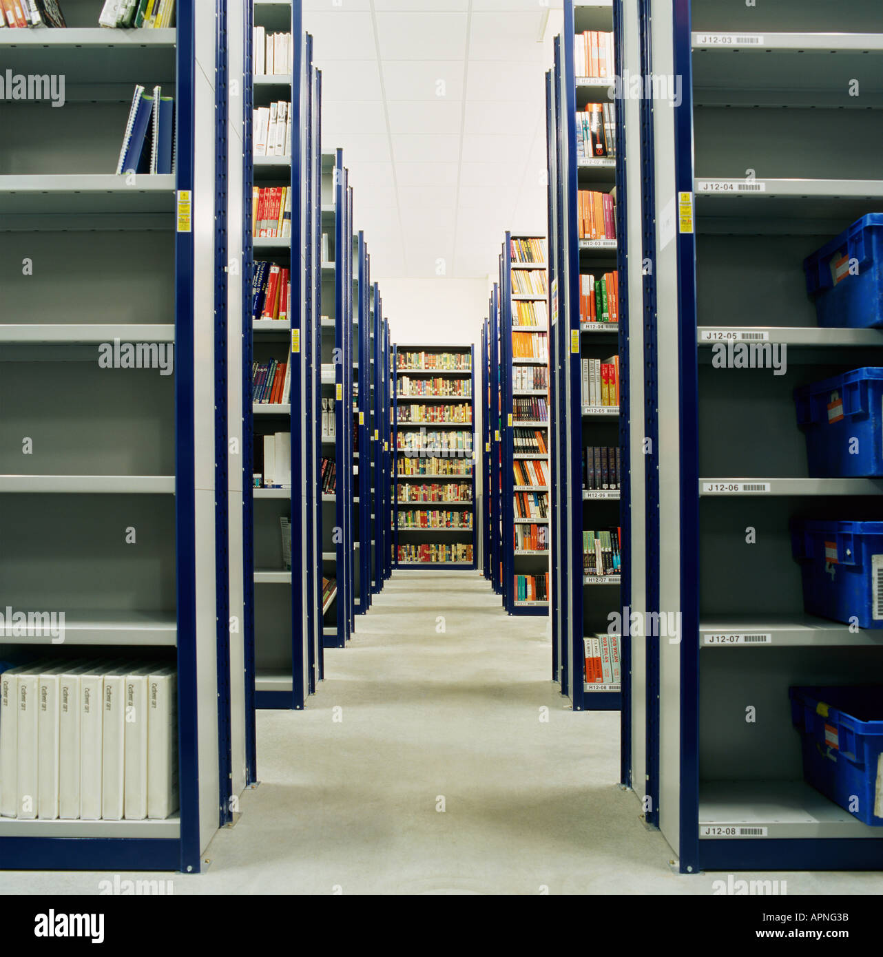 Books in line hi-res stock photography and images - Alamy