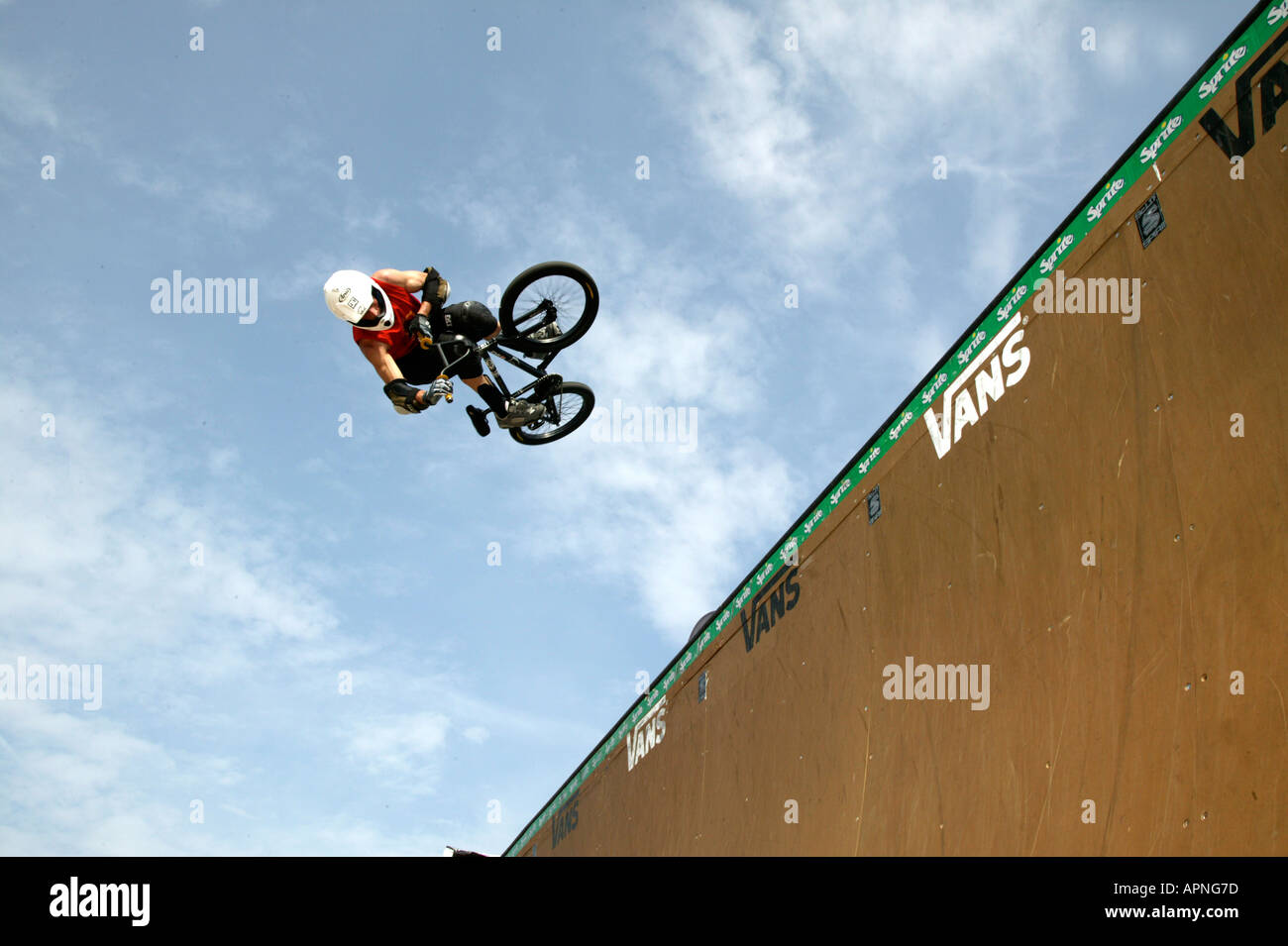 Vert bmx hi-res stock photography and images - Alamy