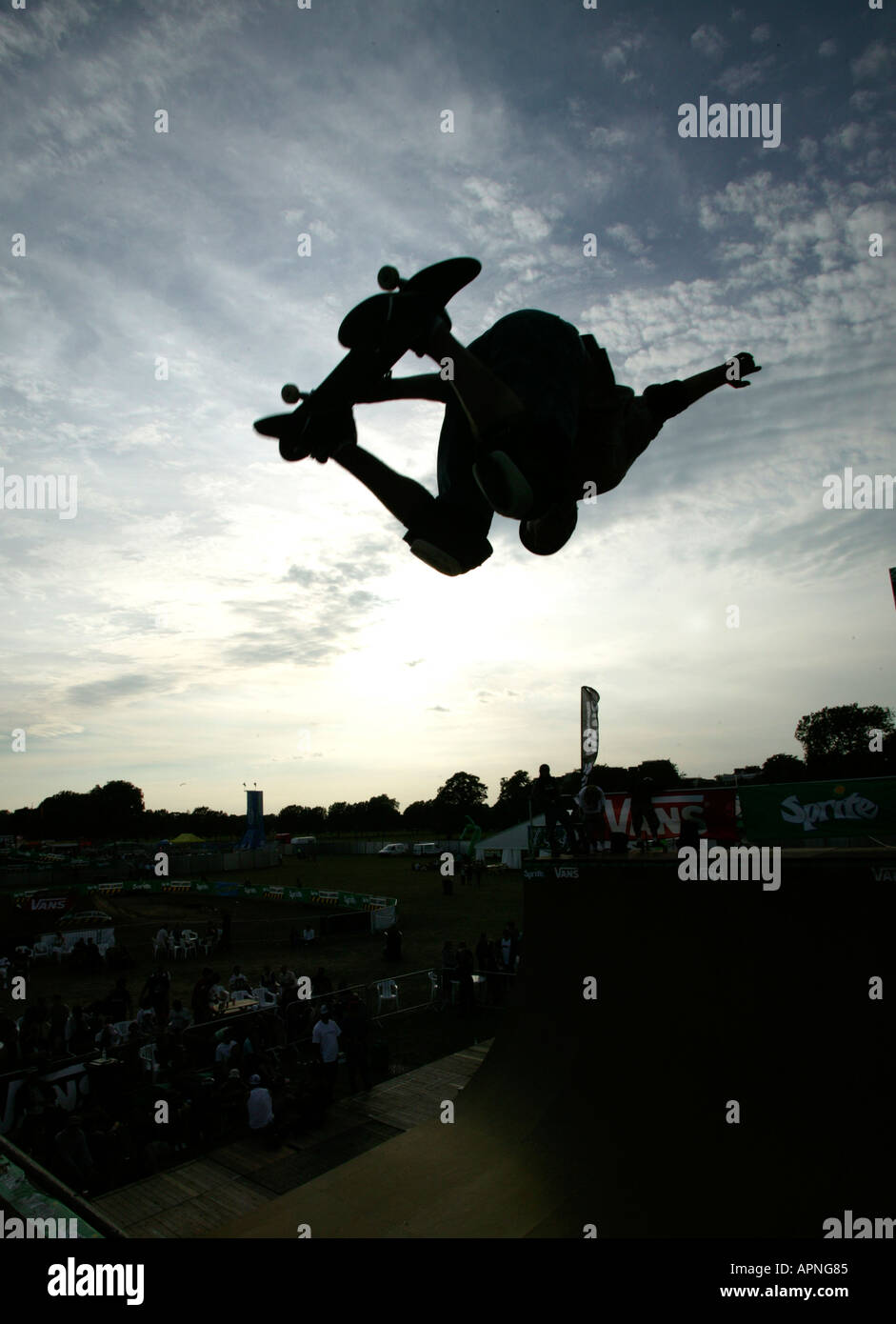 London skateboarding hi-res stock photography and images - Alamy