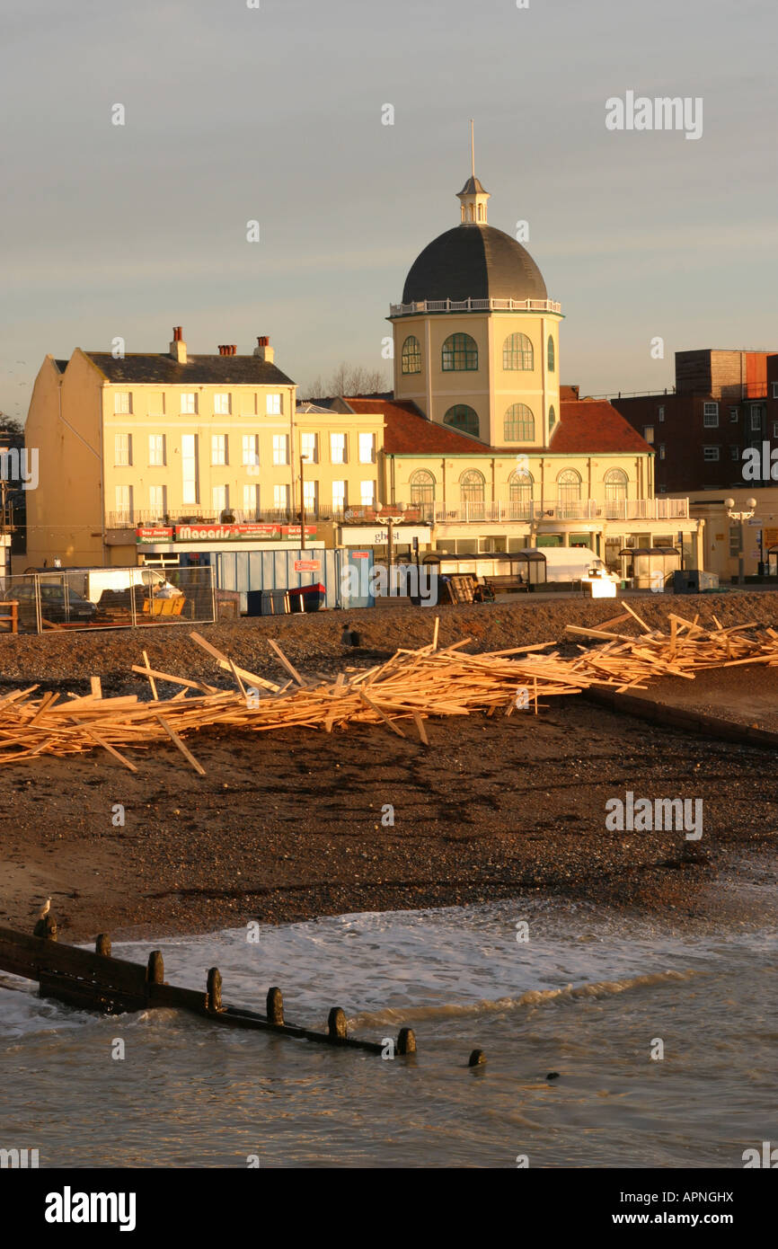 Sussex worthing england timber beach hi-res stock photography and ...