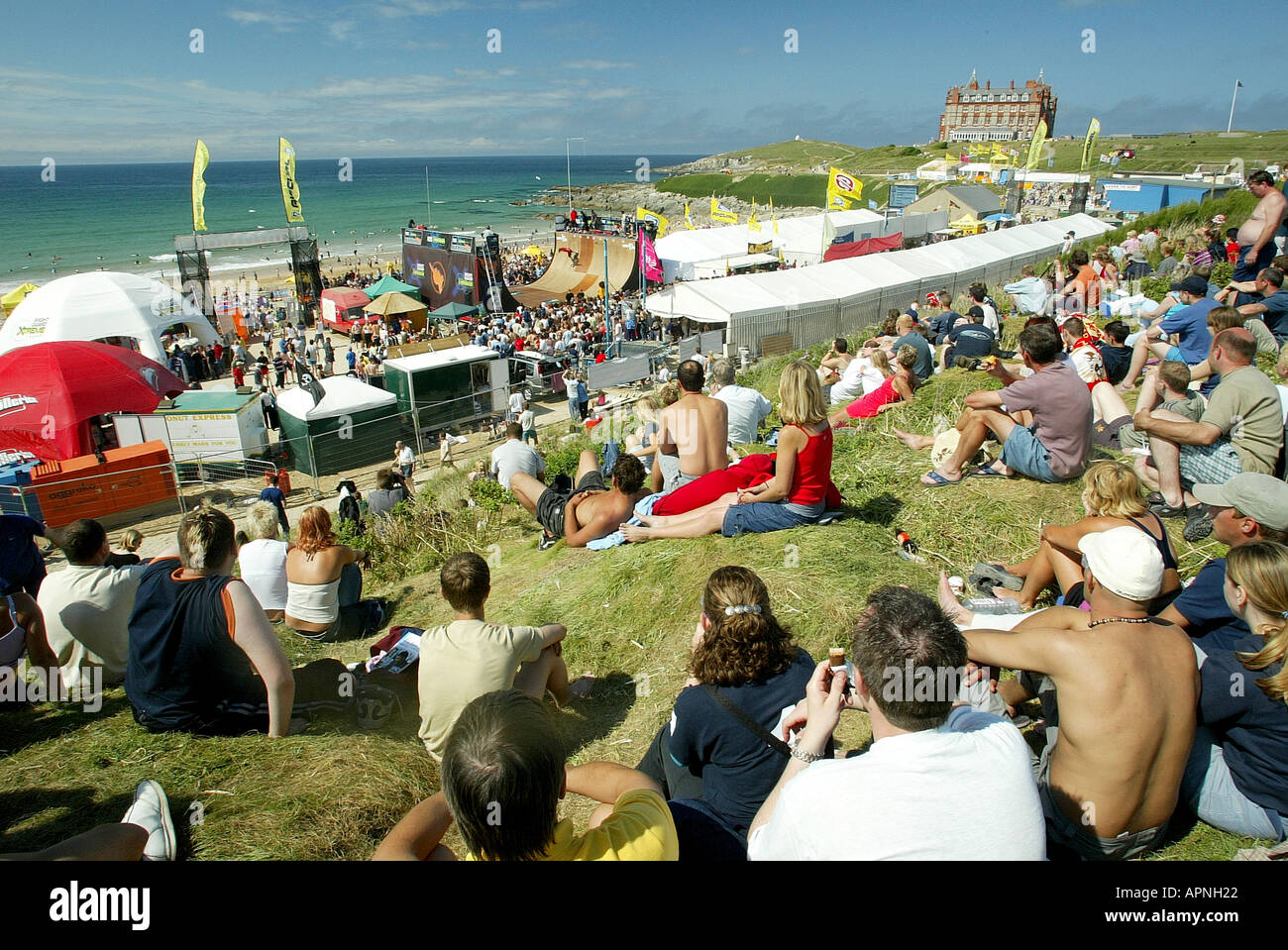 Surfing spectators hi-res stock photography and images - Alamy