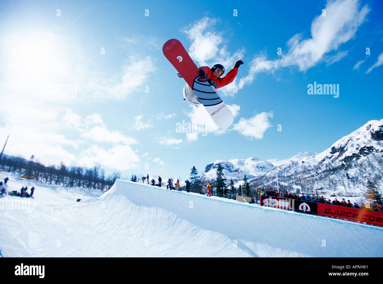 Halfpipe snowboarding hi-res stock photography and images - Alamy